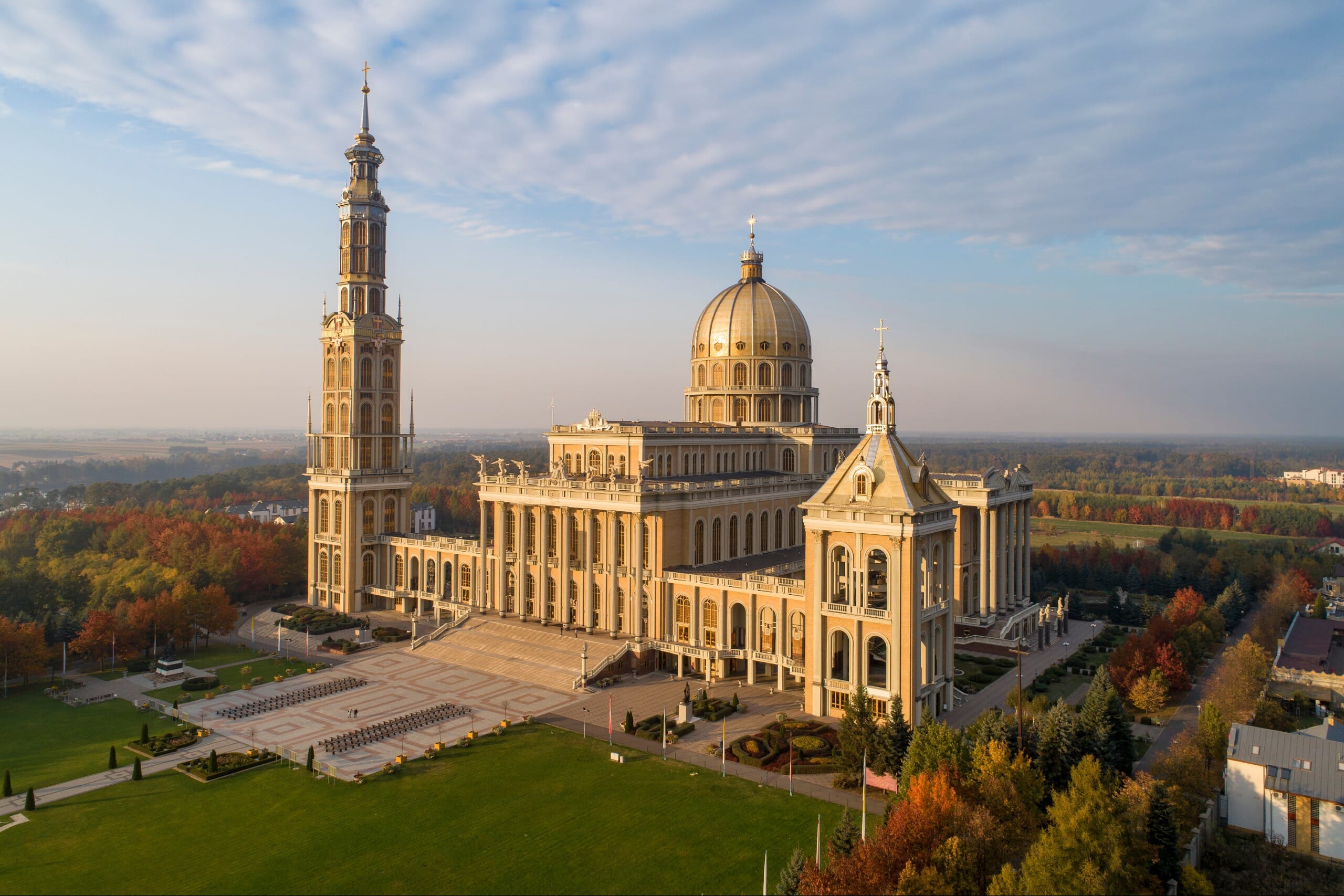15 Largest Churches in the World | Mappr